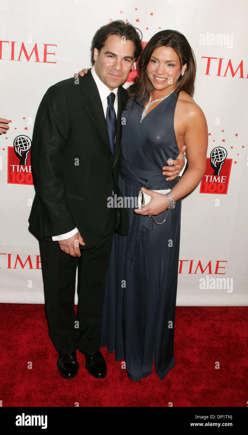 May 08, 2006; New York, NY, USA; Food Network chef RACHAEL RAY and ...