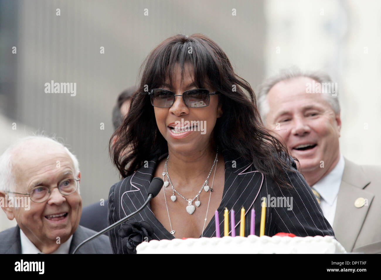 May 09, 2006; Los Angeles, CA, USA; Singer NATALIE COLE joins to ...