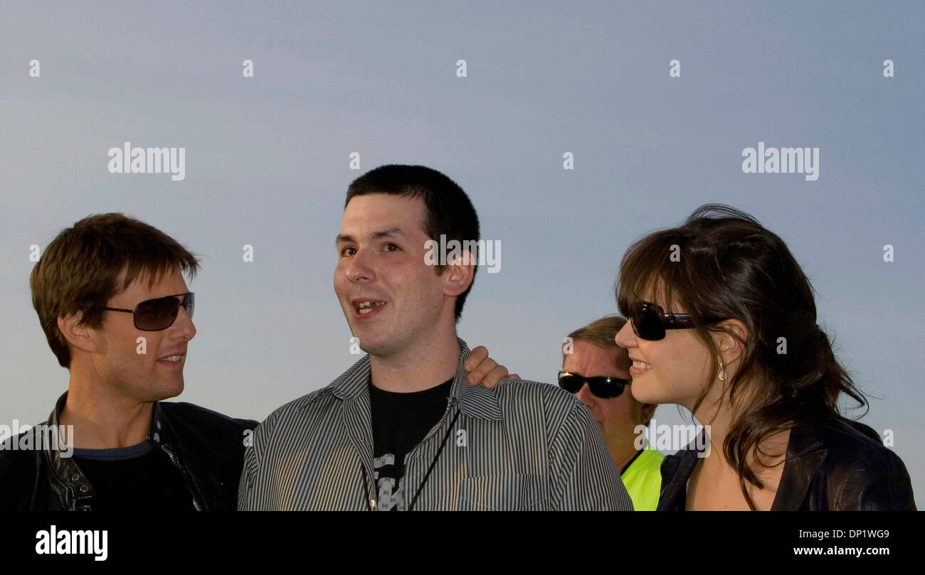 May 09, 2006; Aberdeen, WA, USA; Contest winner KEVIN McCOY with actors ...