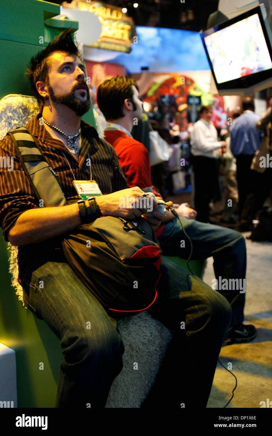 Xbox booths hi-res stock photography and images - Alamy