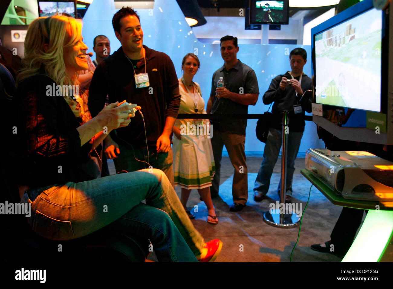 Gaming booths hi-res stock photography and images - Alamy