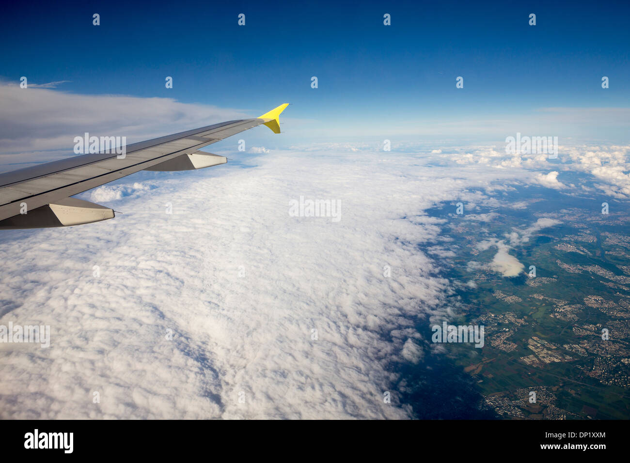 Aircraft in flight hi-res stock photography and images - Alamy