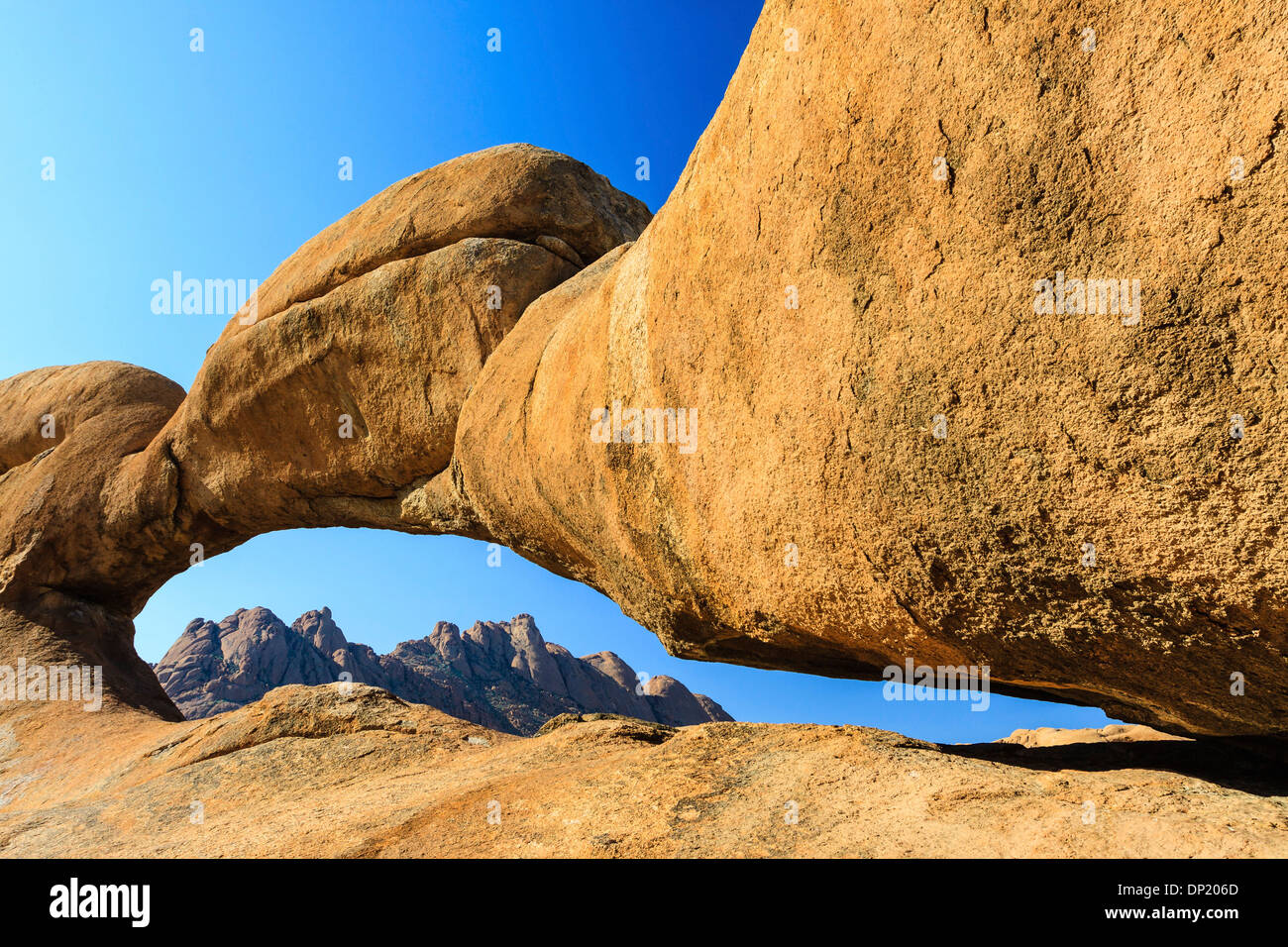 Rock bridge, behind the Pontok Mountains, Damaraland, Namibia Stock ...