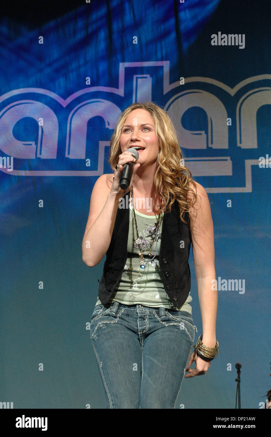 May 13, 2006; Raleigh, NC, USA; JENNIFER NETTLES of Sugarland performs ...