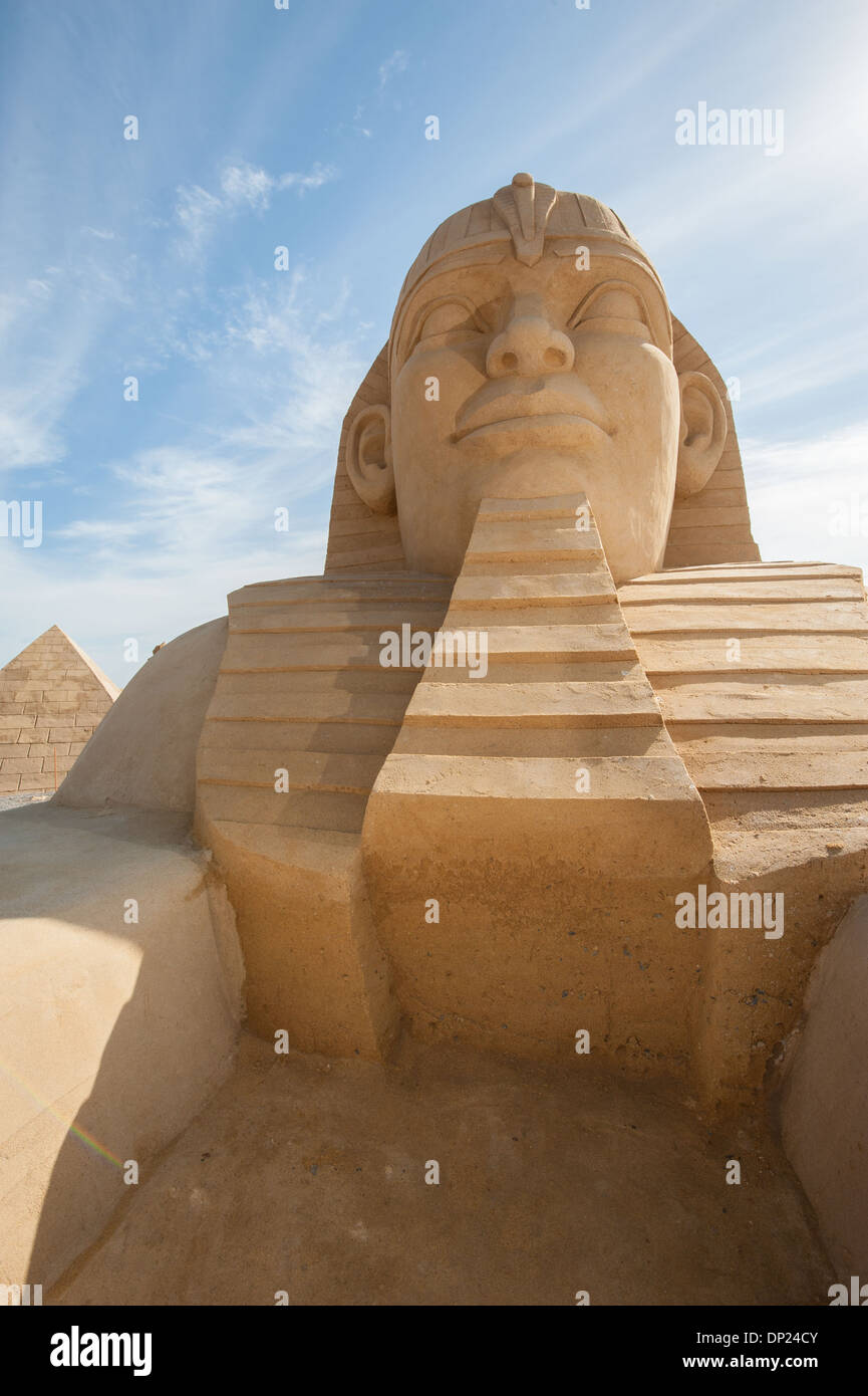 Large sand sculpture of the great egyptian sphinx at sand city theme ...