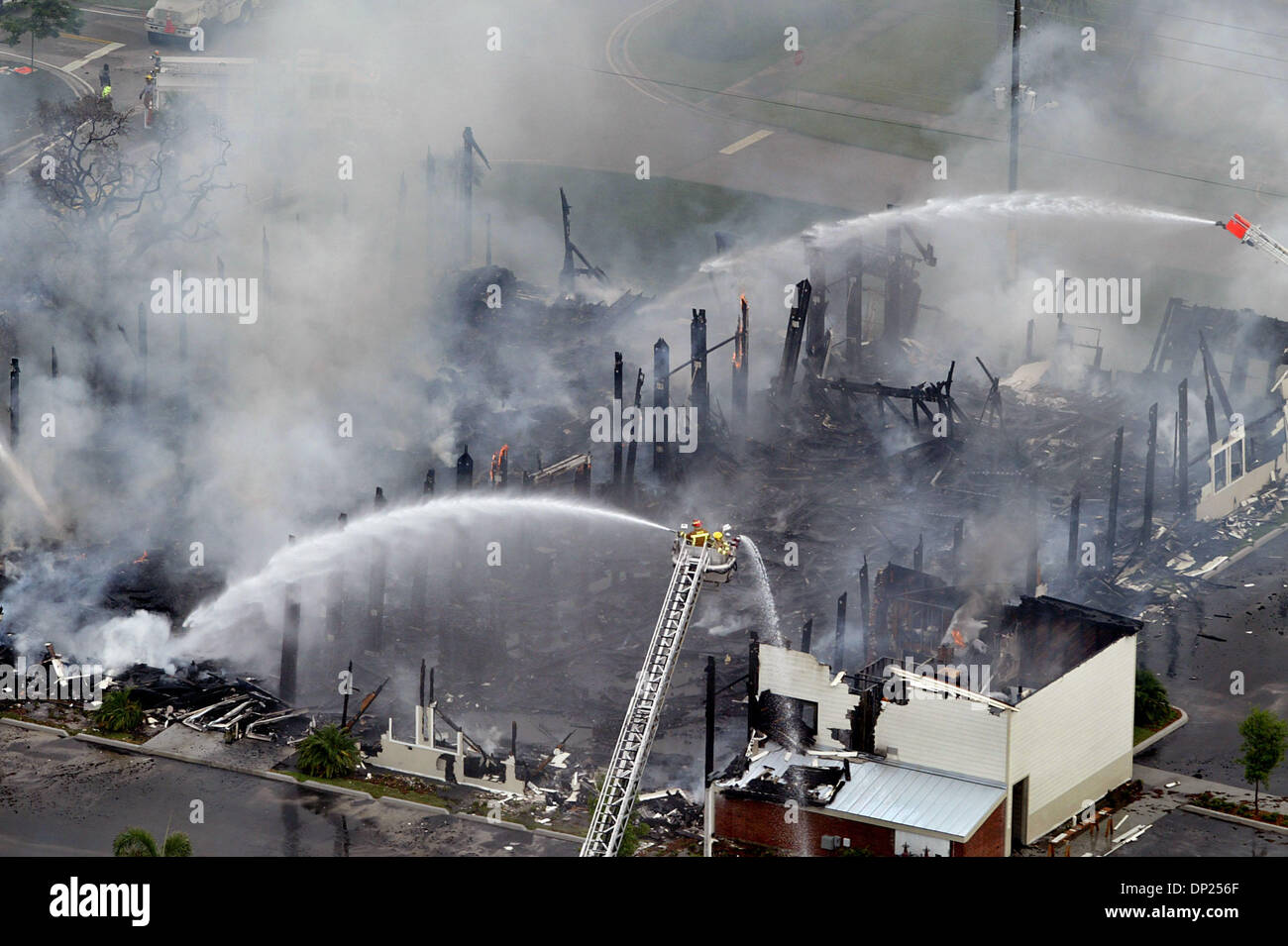 Building caught fire hi-res stock photography and images - Alamy
