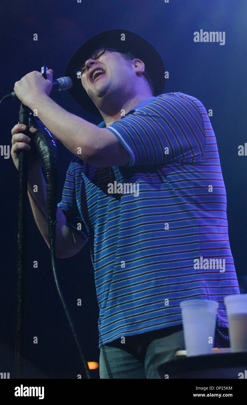 Blues traveler band hi-res stock photography and images - Alamy