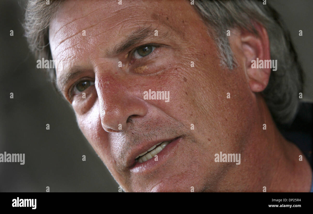 Aaron brown cnn hi-res stock photography and images - Alamy