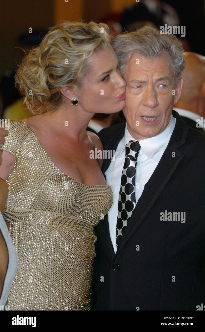 Rebecca romijn x men stand hi-res stock photography and images - Alamy
