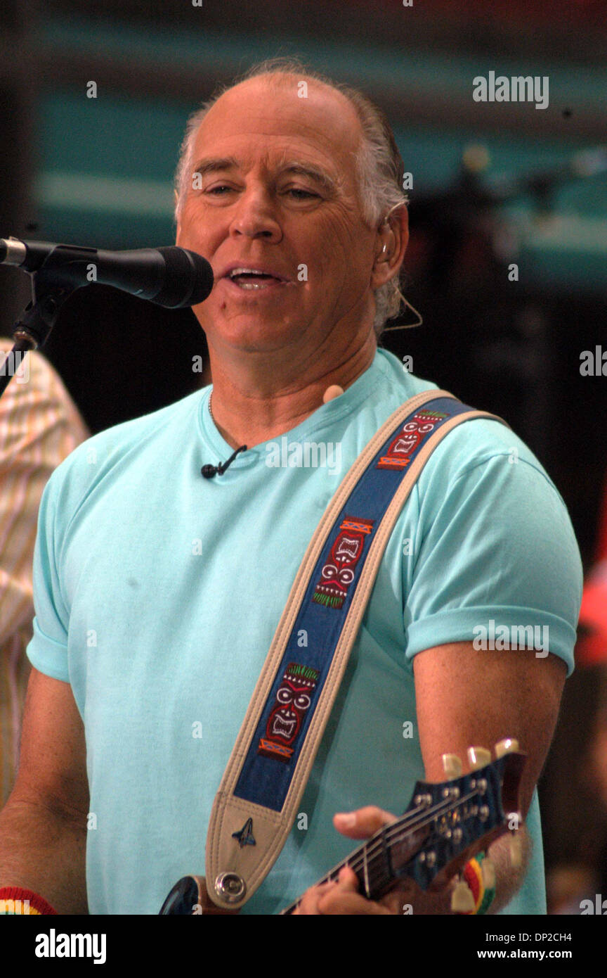 May 26, 2006; New York, NY, USA; Musician JIMMY BUFFET performing live ...