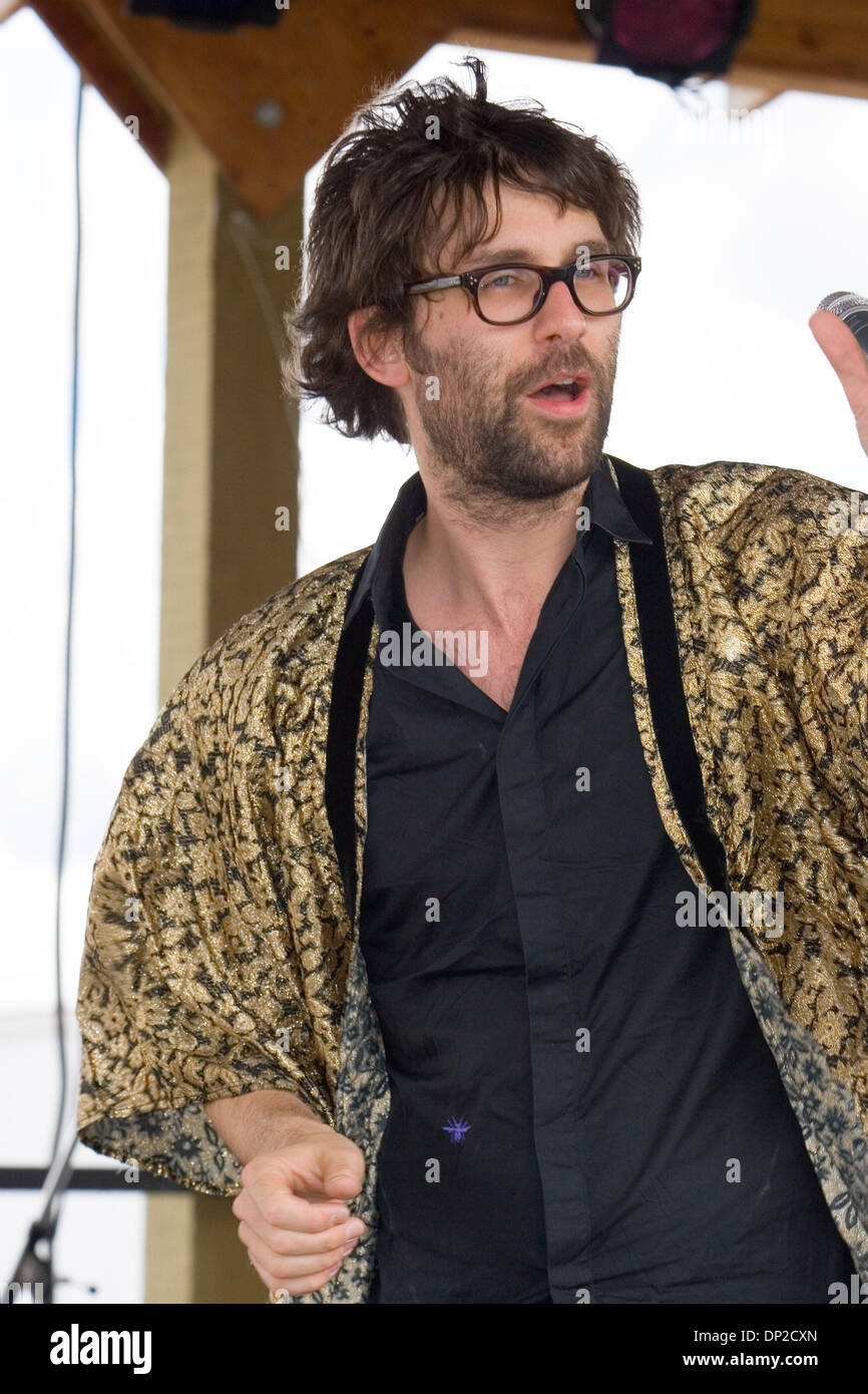 Bass notes hi-res stock photography and images - Alamy