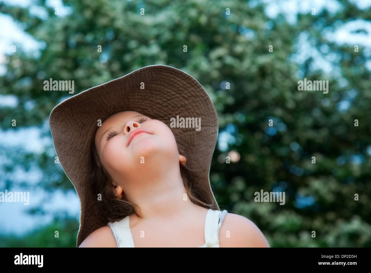 Hat too big for head hi-res stock photography and images - Alamy