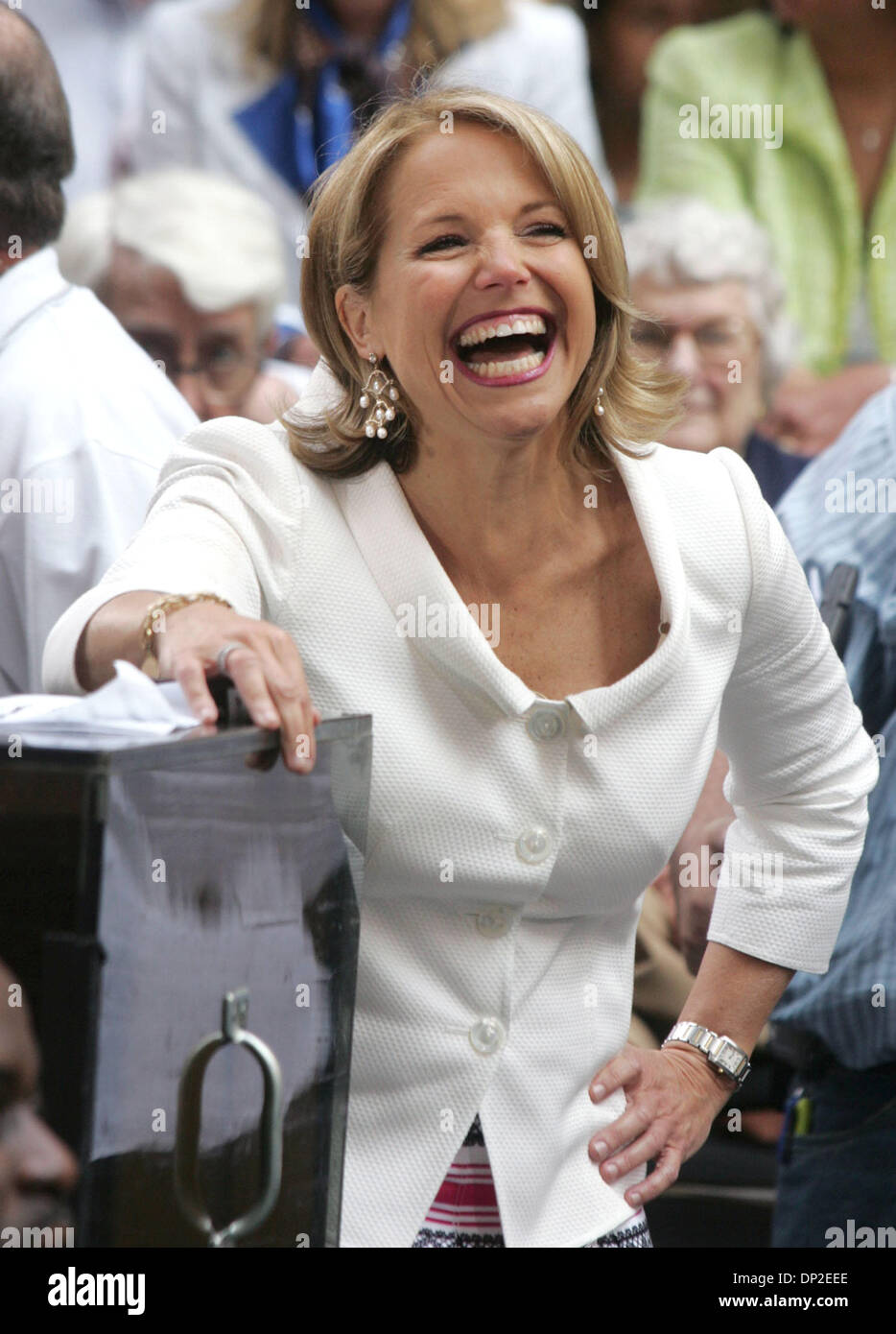 Katie couric anchor hi-res stock photography and images - Alamy