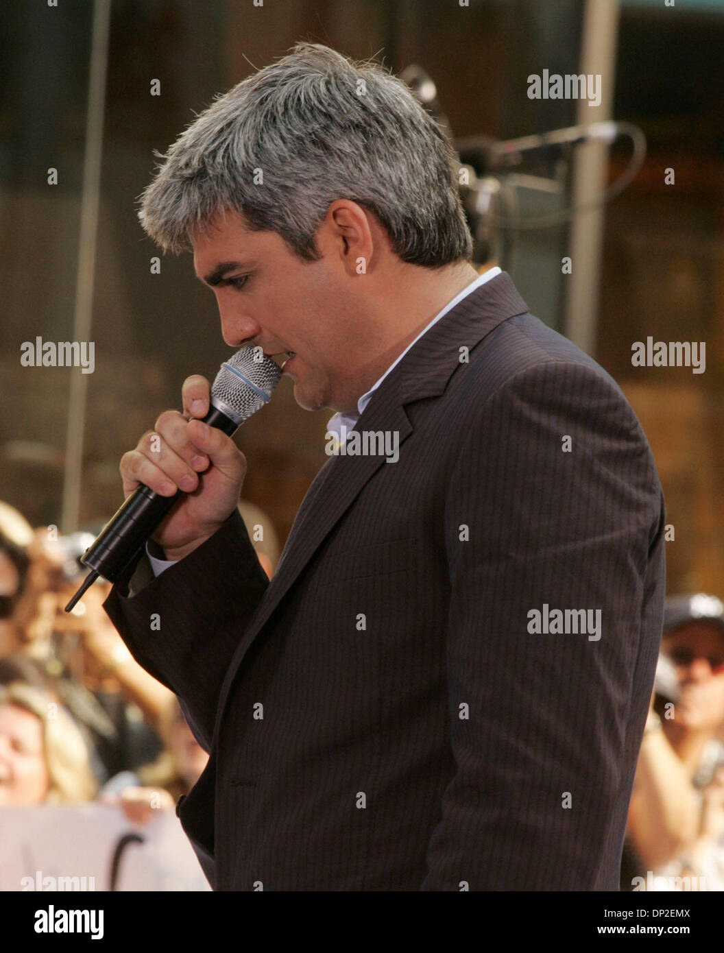 Jun 01, 2006; New York, NY, USA; 'American Idol' winner TAYLOR HICKS ...
