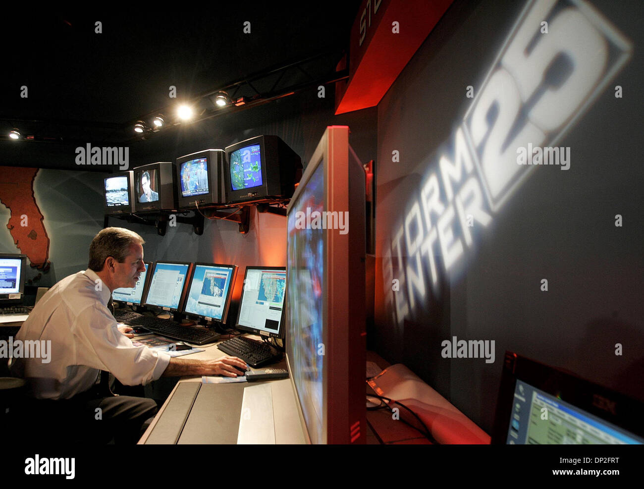 News channel graphics hi-res stock photography and images - Alamy