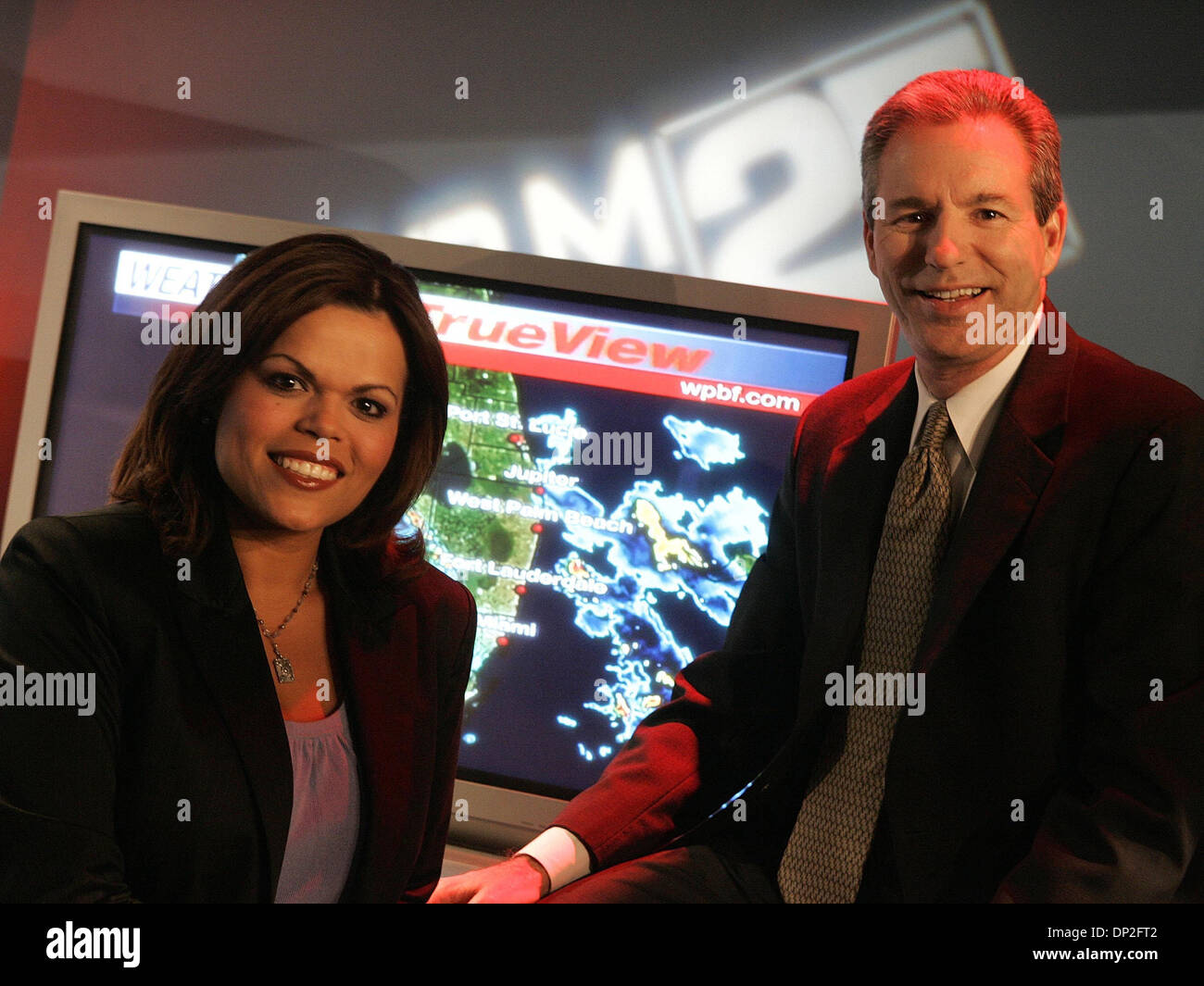 News anchors studio hi-res stock photography and images - Alamy
