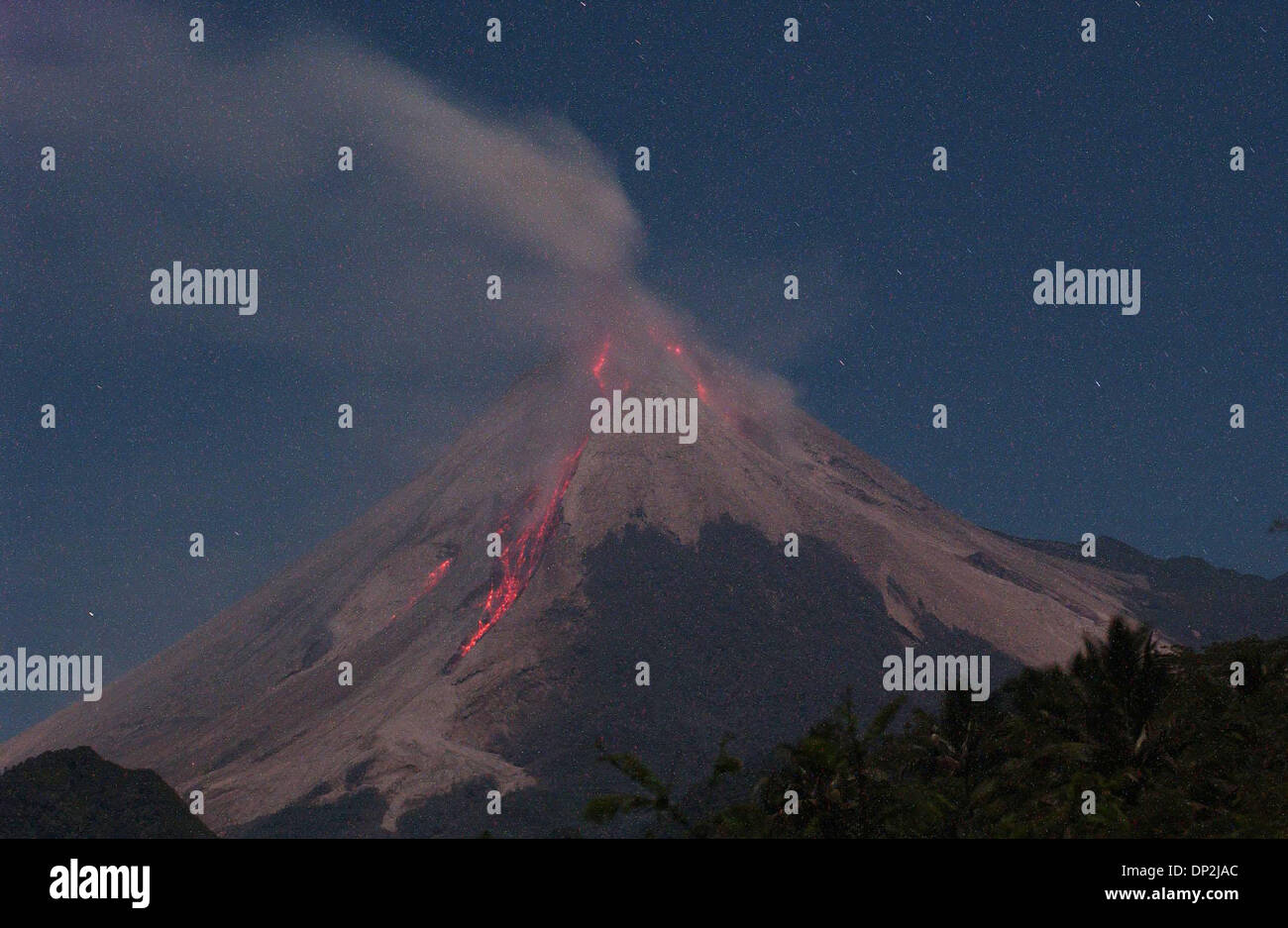 Mount merapi eruption hi-res stock photography and images - Alamy
