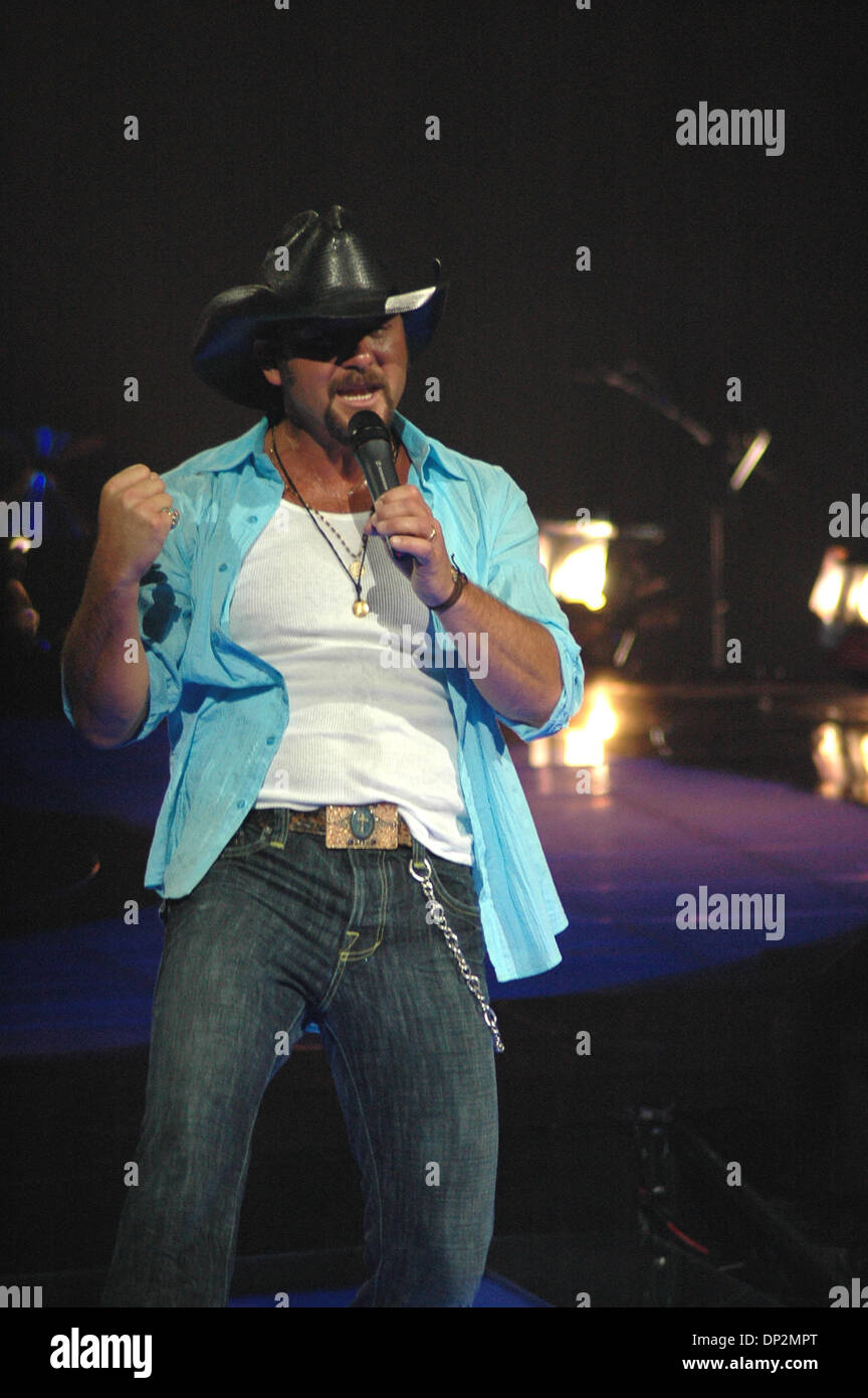 Jun 07, 2006; Richmond, VA, USA; Singer TIM MCGRAW performs live during ...