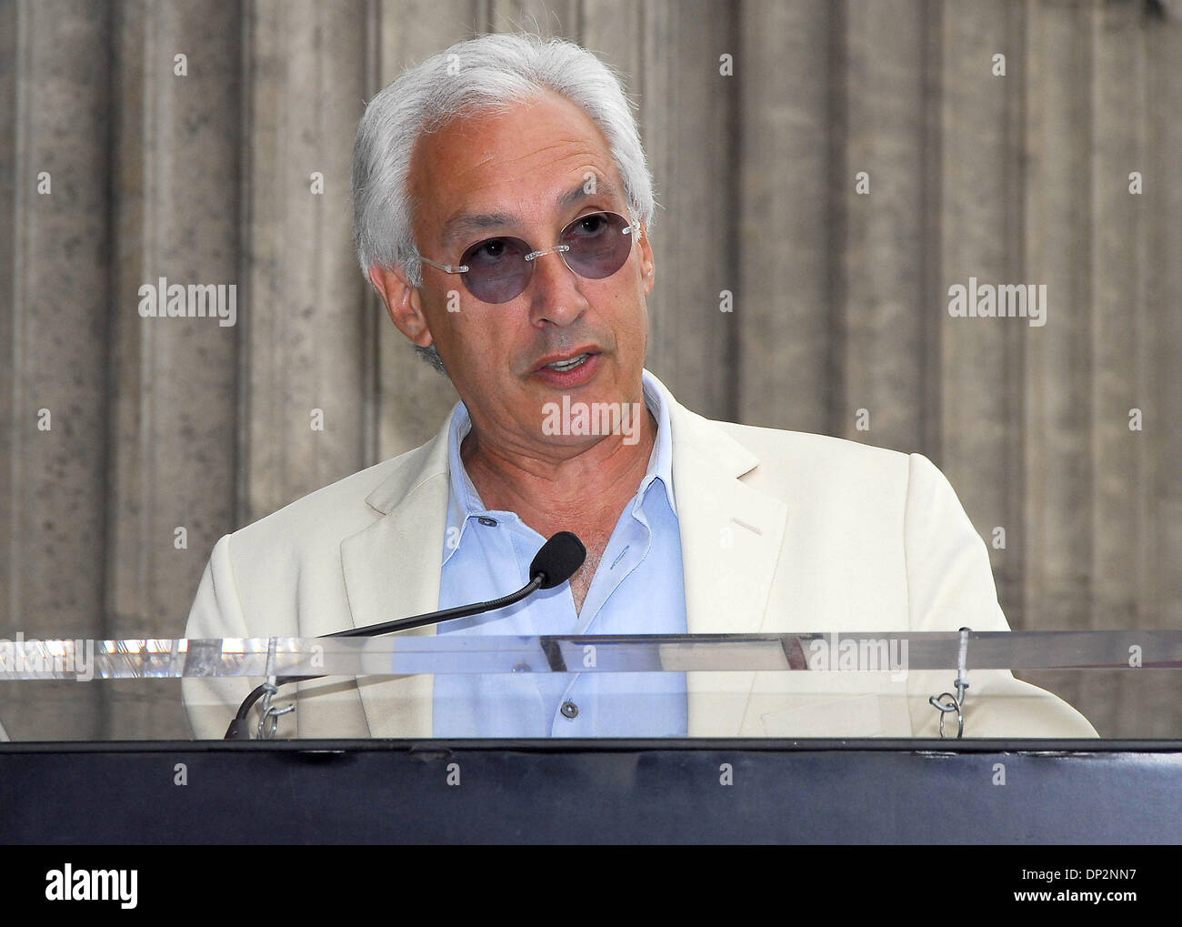 Steven bochco hi-res stock photography and images - Alamy