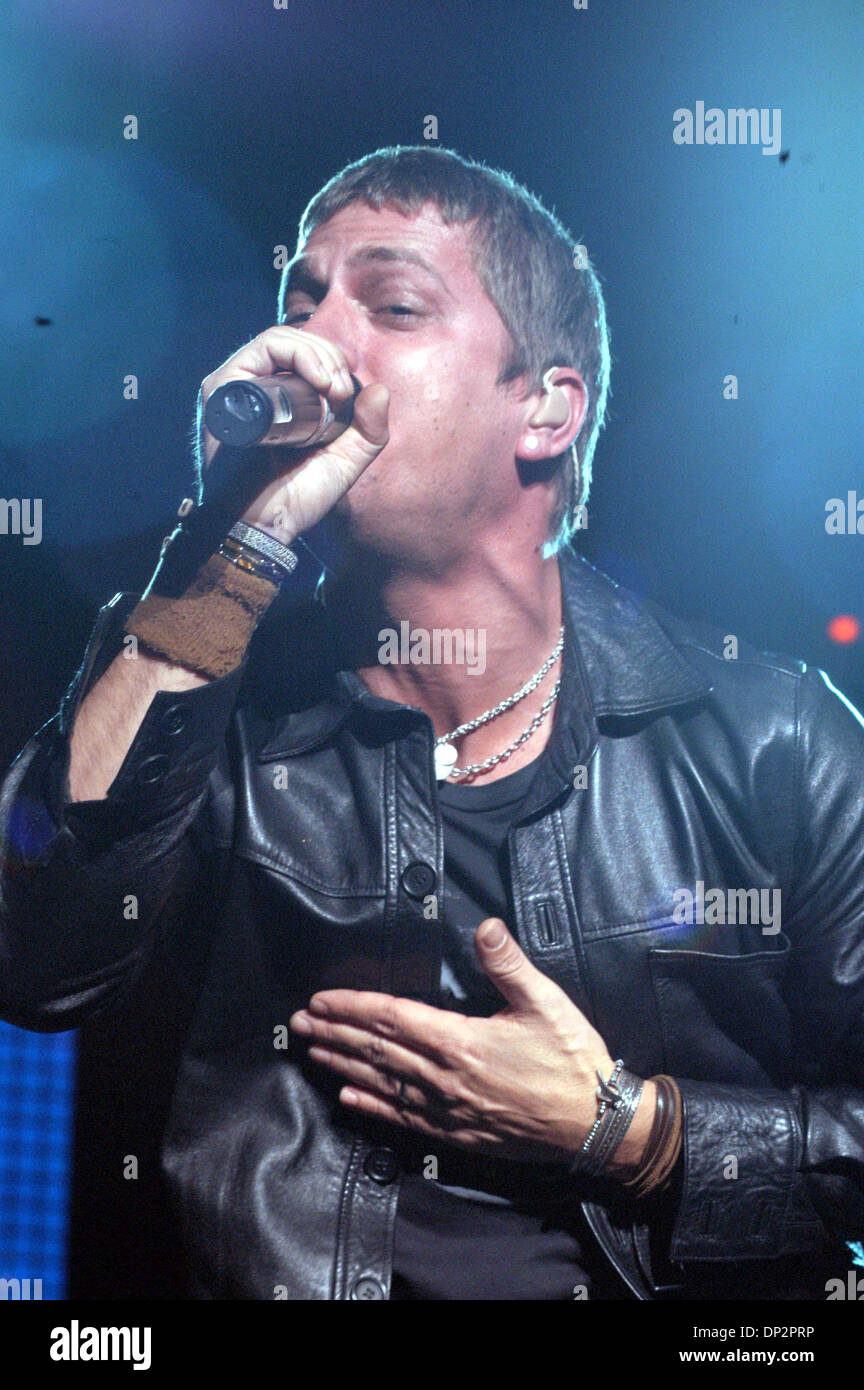 Jun 10, 2006; New York, NY, USA; Singer ROB THOMAS performing live in ...