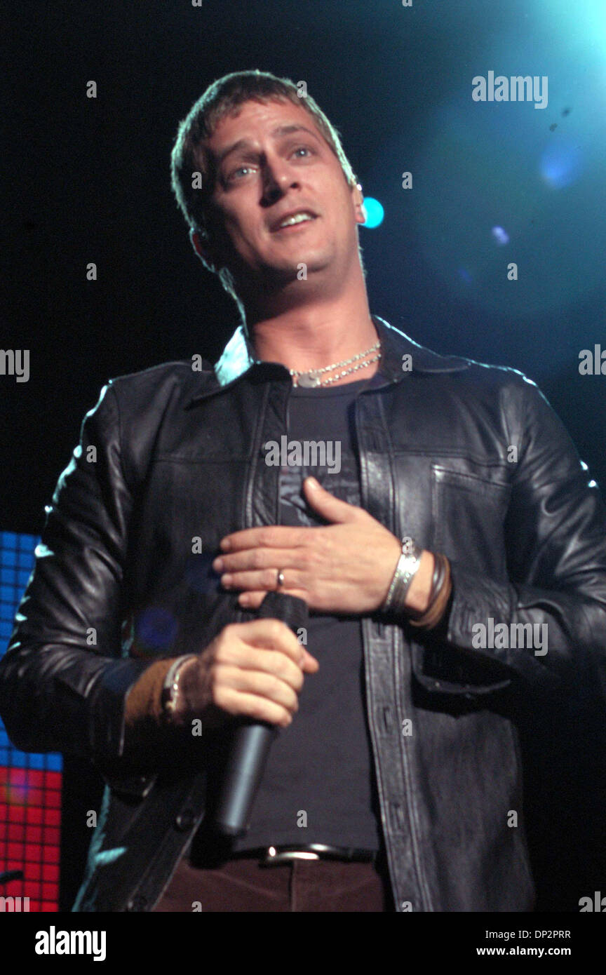 Jun 10, 2006; New York, NY, USA; Singer ROB THOMAS performing live in ...