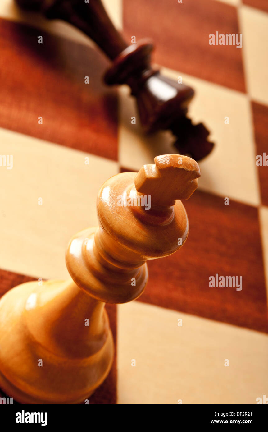 Chess checkmate hi-res stock photography and images - Alamy