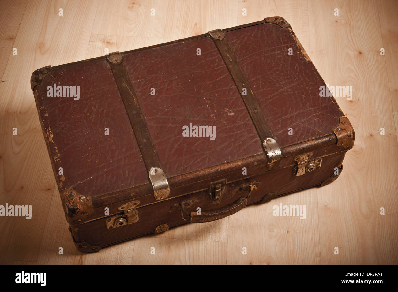 old vintage brown suitcase Stock Photo - Alamy