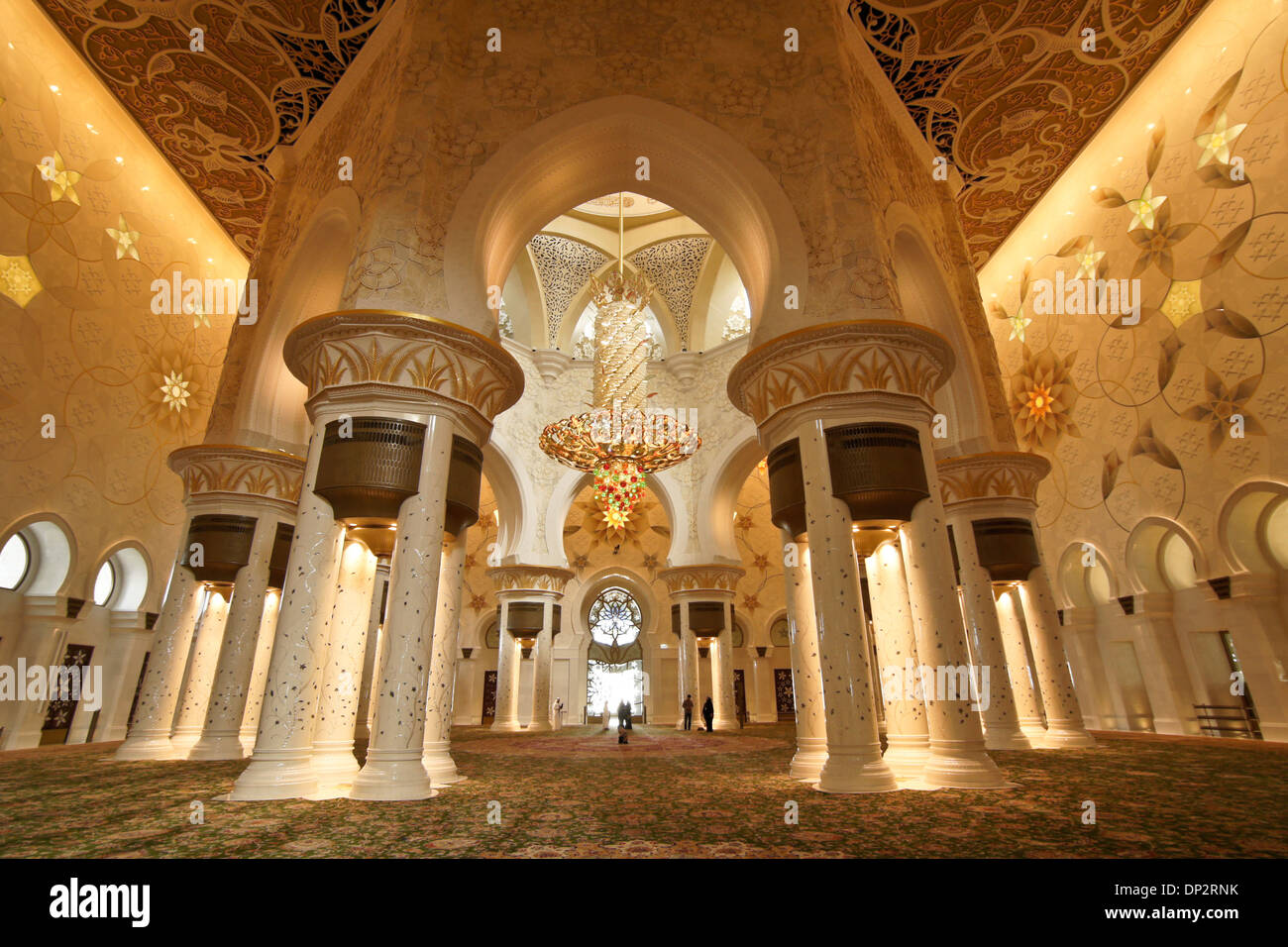 Interior of Sheikh Zayed bin Sultan al-Nahyan Mosque (Grand Mosque ...