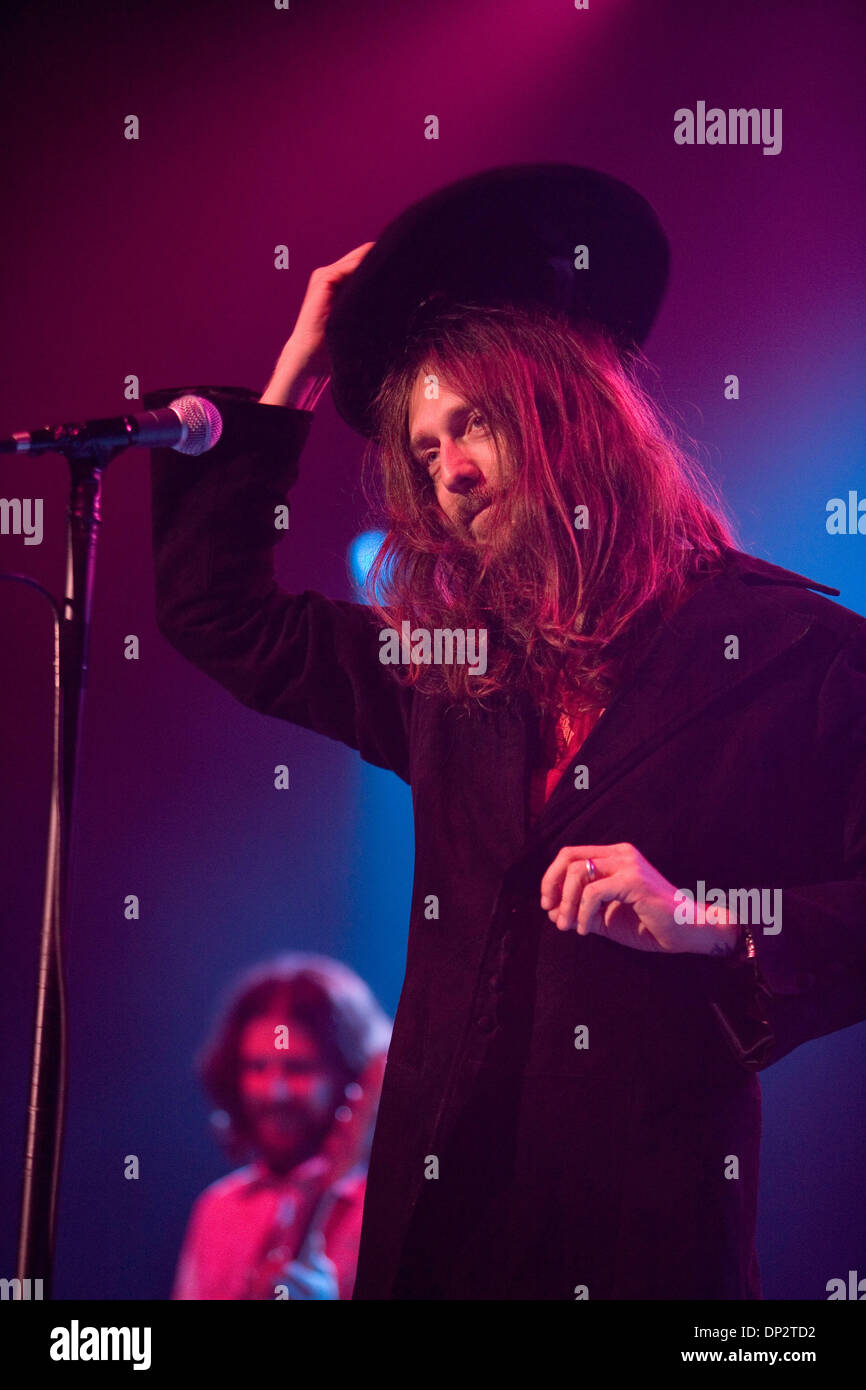 Black crowes show hi-res stock photography and images - Alamy