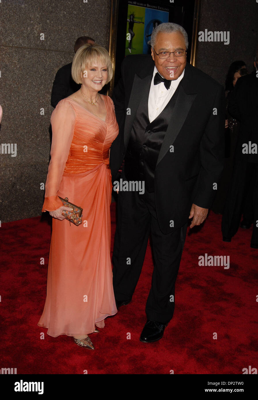 Jun 11, 2006; New York, NY, USA; JAMES EARL JONES with WIFE at the 60th ...