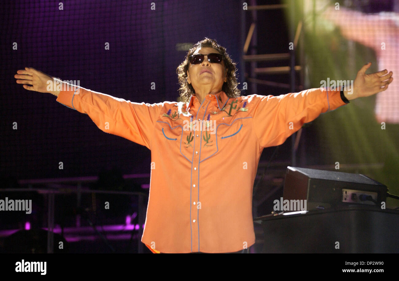 Jun 11, 2006; Nashville, TN, USA; Musician RONNIE MILSAP and the Los ...