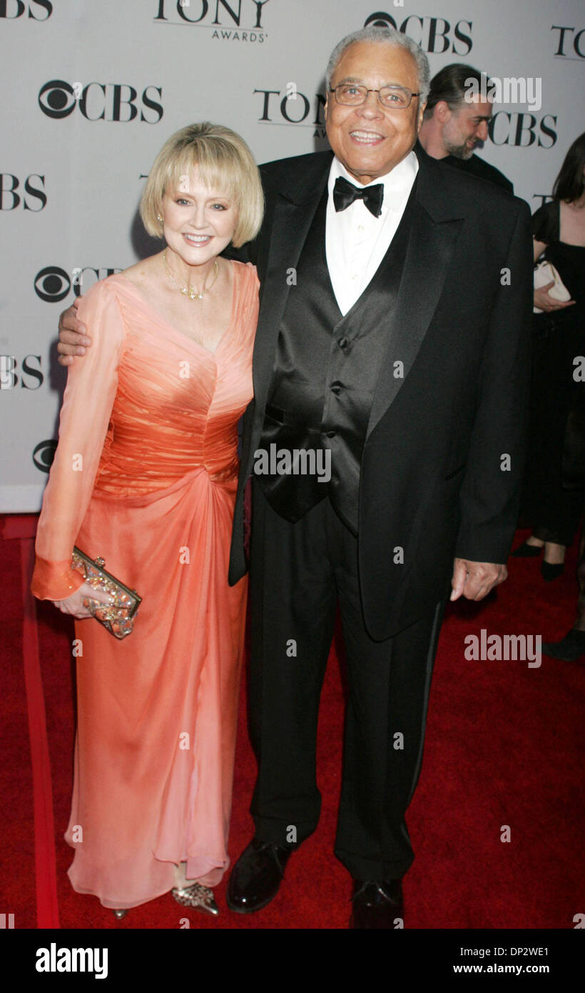 Jun 11, 2006; New York, NY, USA; Actor JAMES EARL JONES and WIFE at the ...