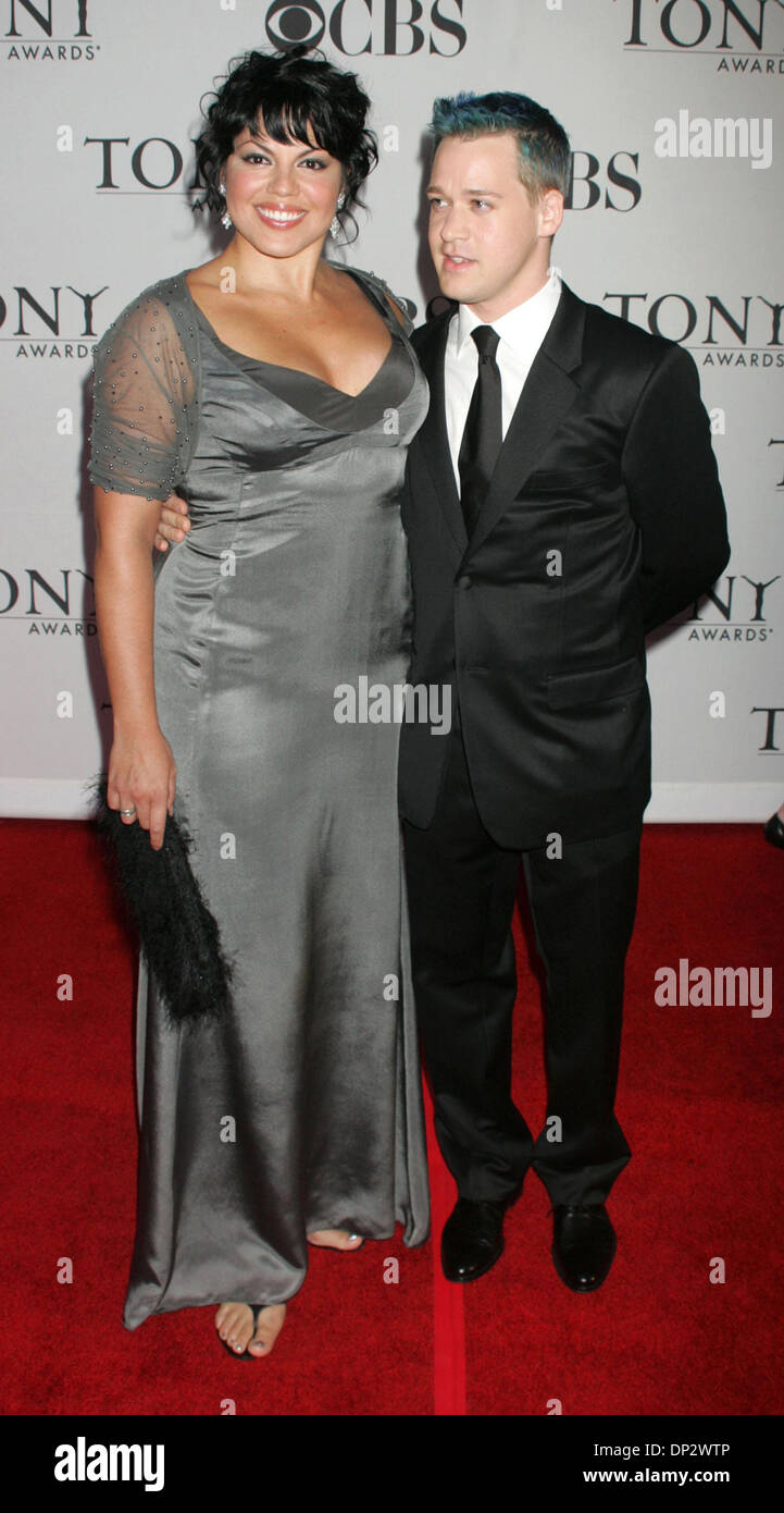 Jun 11, 2006; New York, NY, USA; Actors SARA RAMIREZ and TR KNIGHT at ...