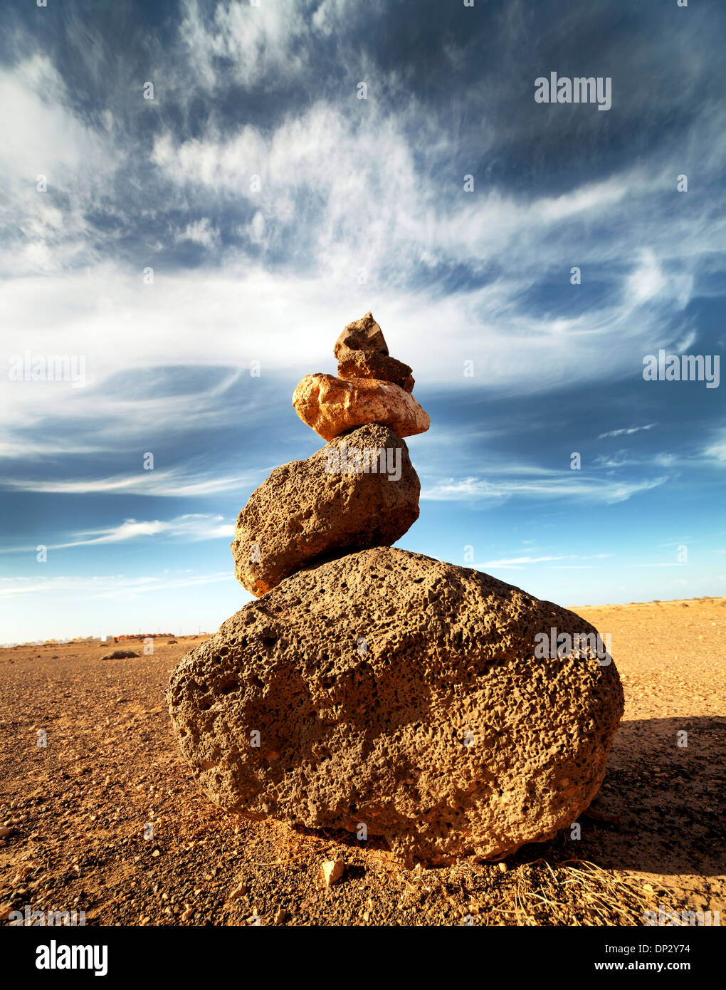 Balancing stones hi-res stock photography and images - Alamy