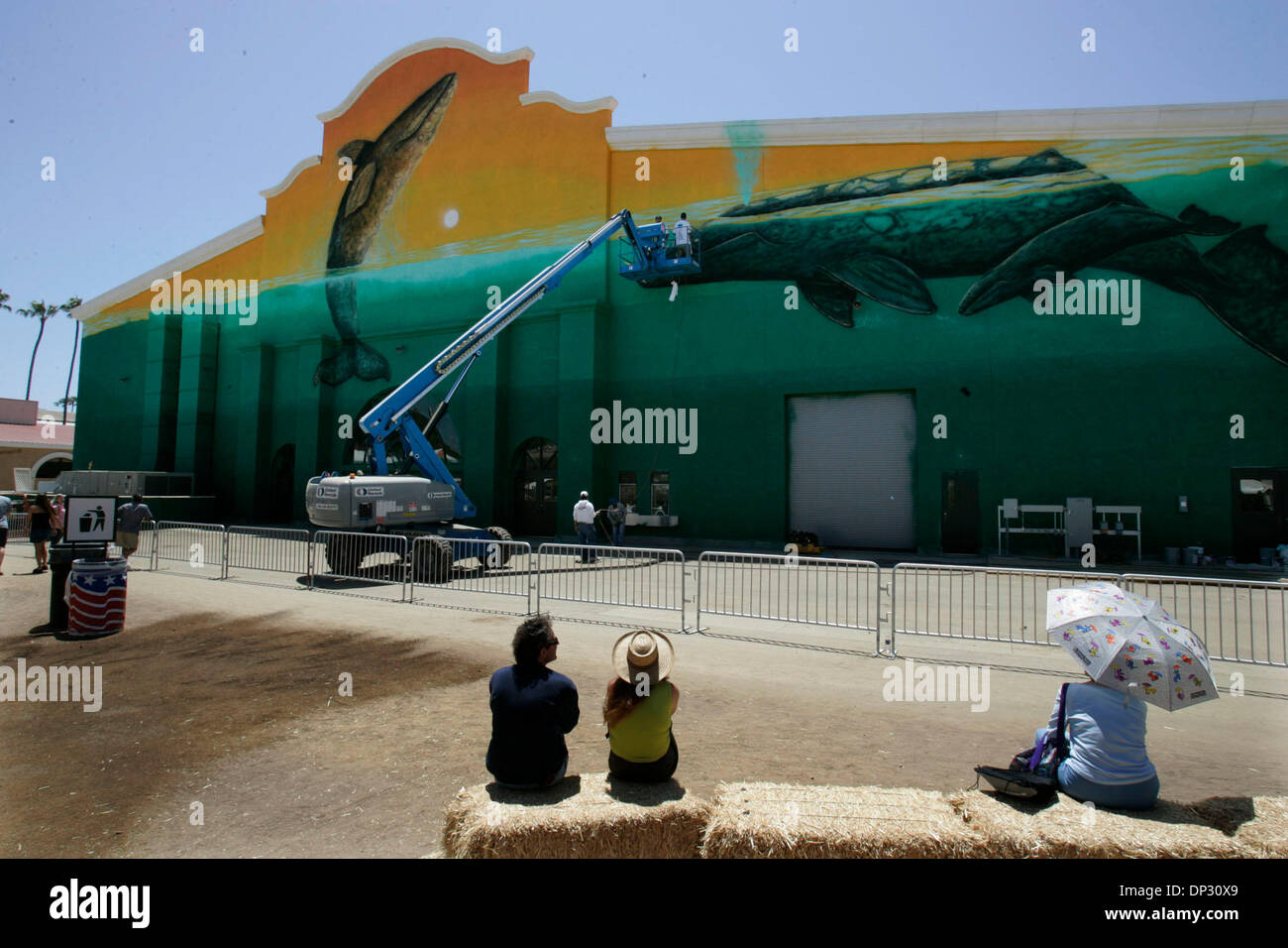 Robert wyland whale wall hi-res stock photography and images - Alamy