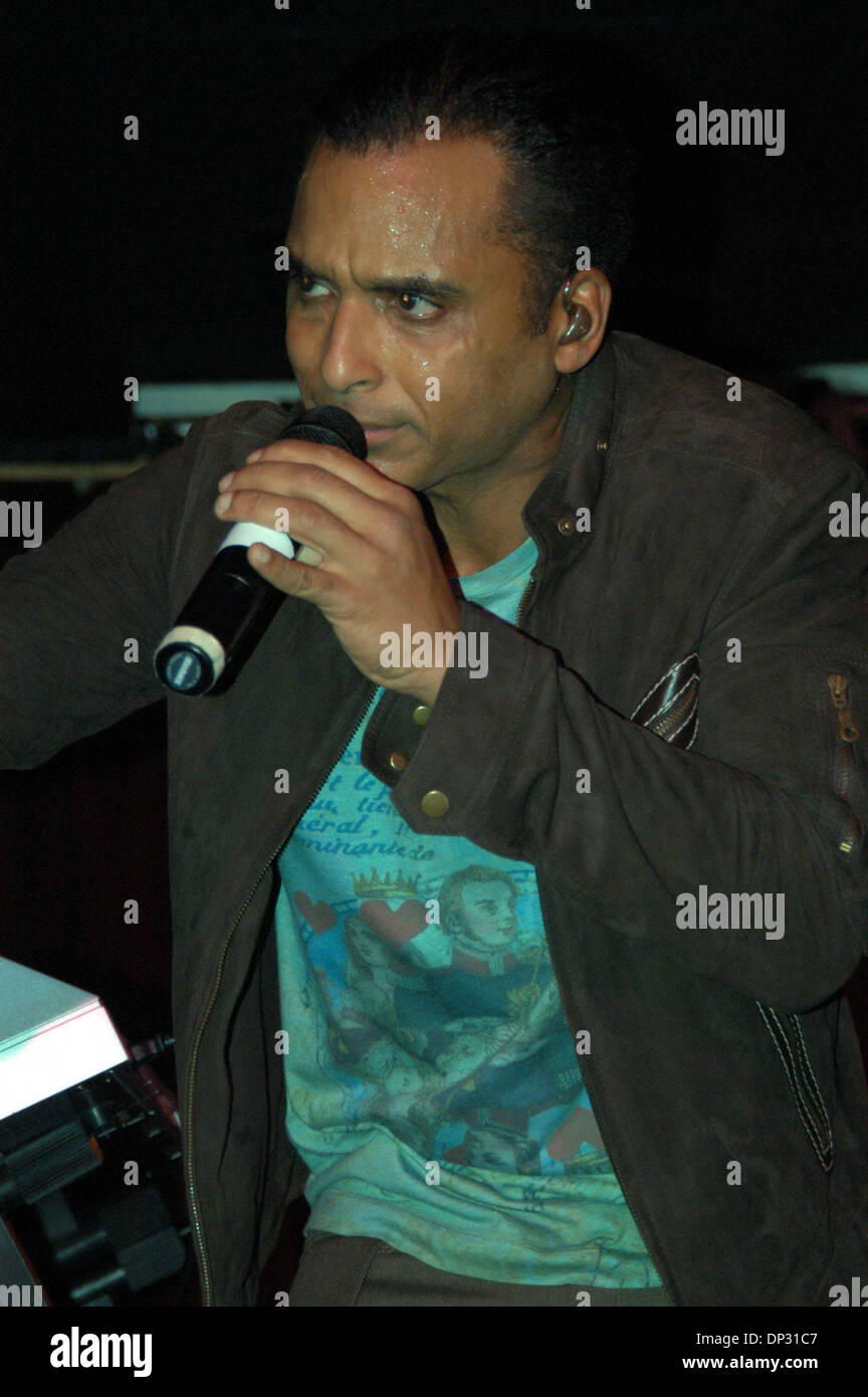 Jun 15, 2006; New York, NY, USA; Singer JON SECADA performing live in ...