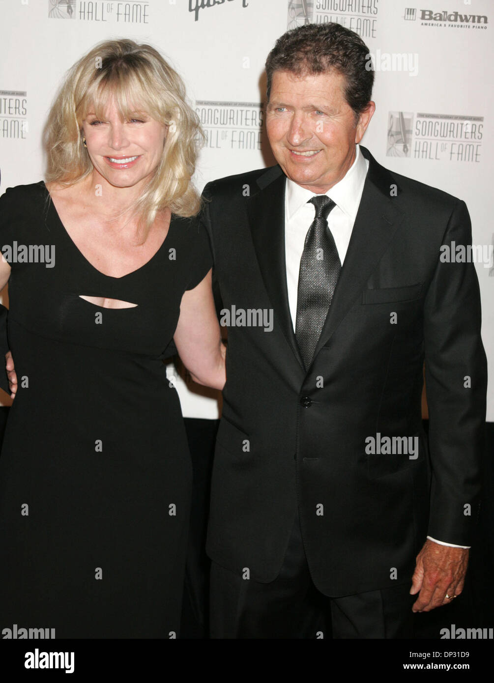 Jun 15, 2006; New York, NY, USA; Inductee MAC DAVIS and WIFE at the ...