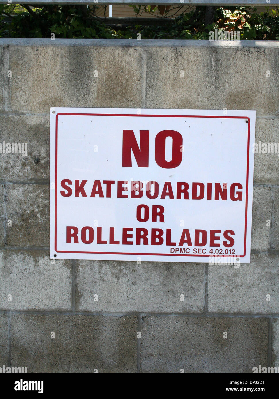 No roller blading sign hi-res stock photography and images - Alamy
