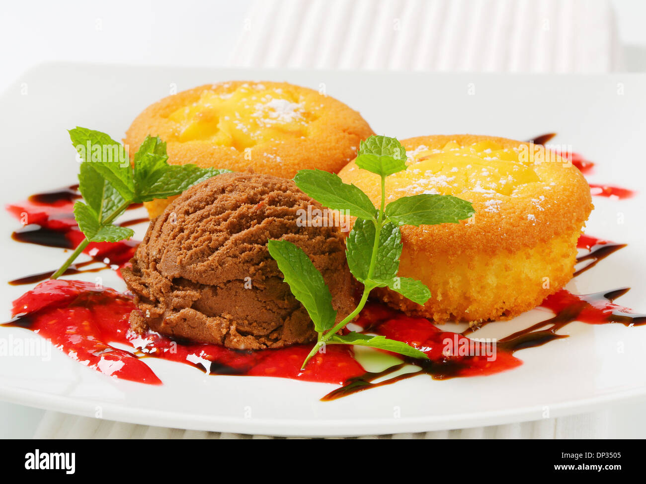 Pudding filled cupcakes and scoop of ice cream Stock Photo - Alamy