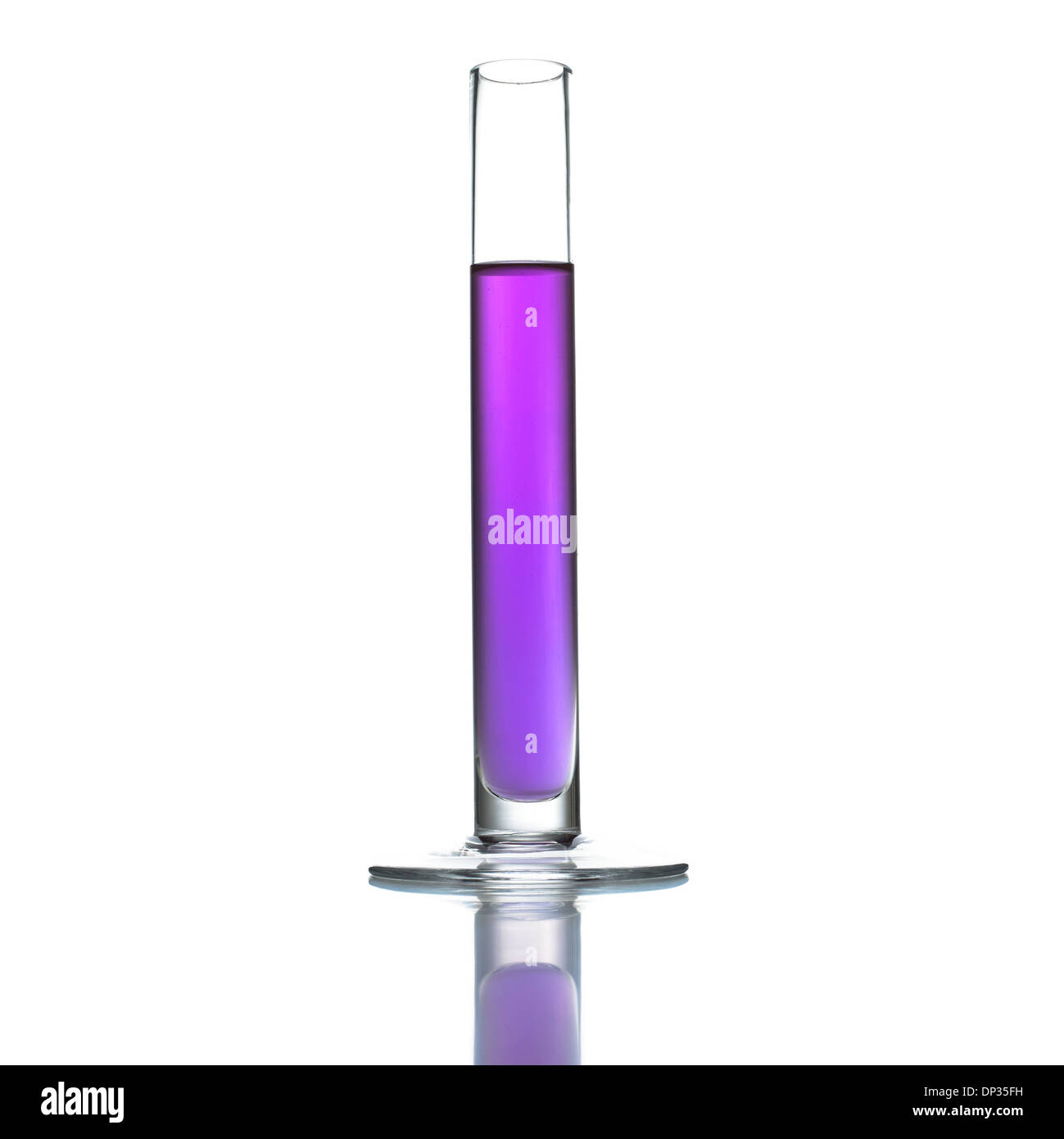 Measuring cylinder hi-res stock photography and images - Alamy