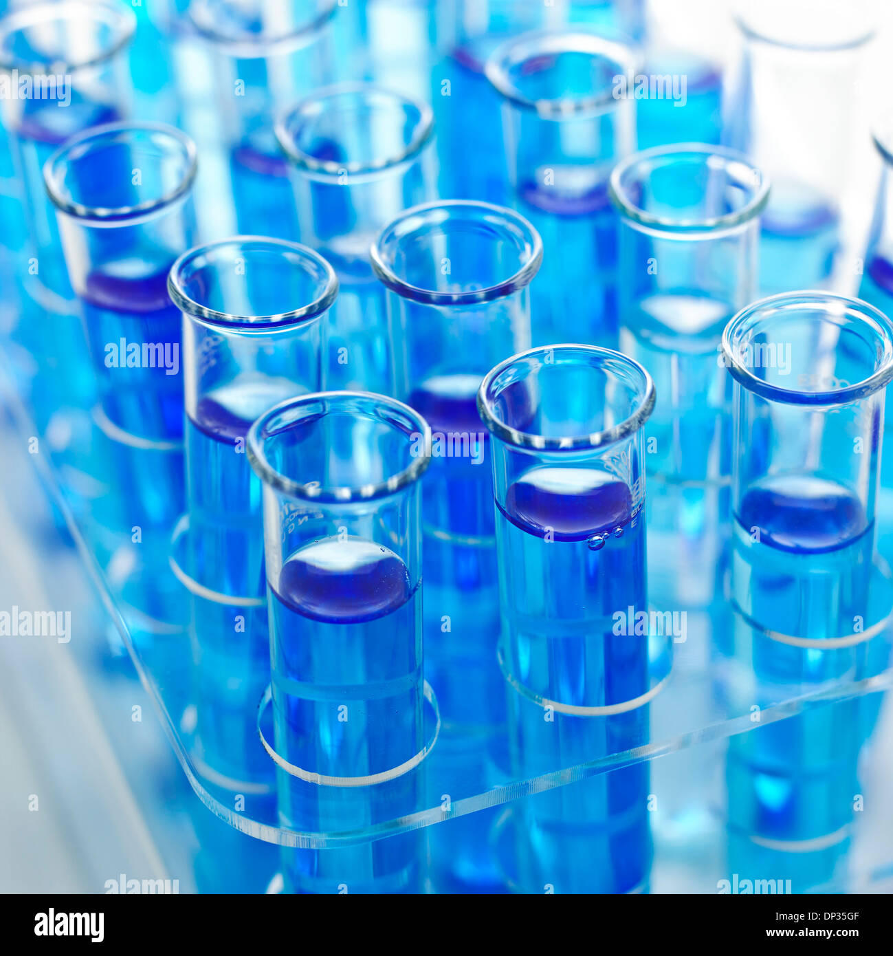 Group of test tubes hi-res stock photography and images - Alamy