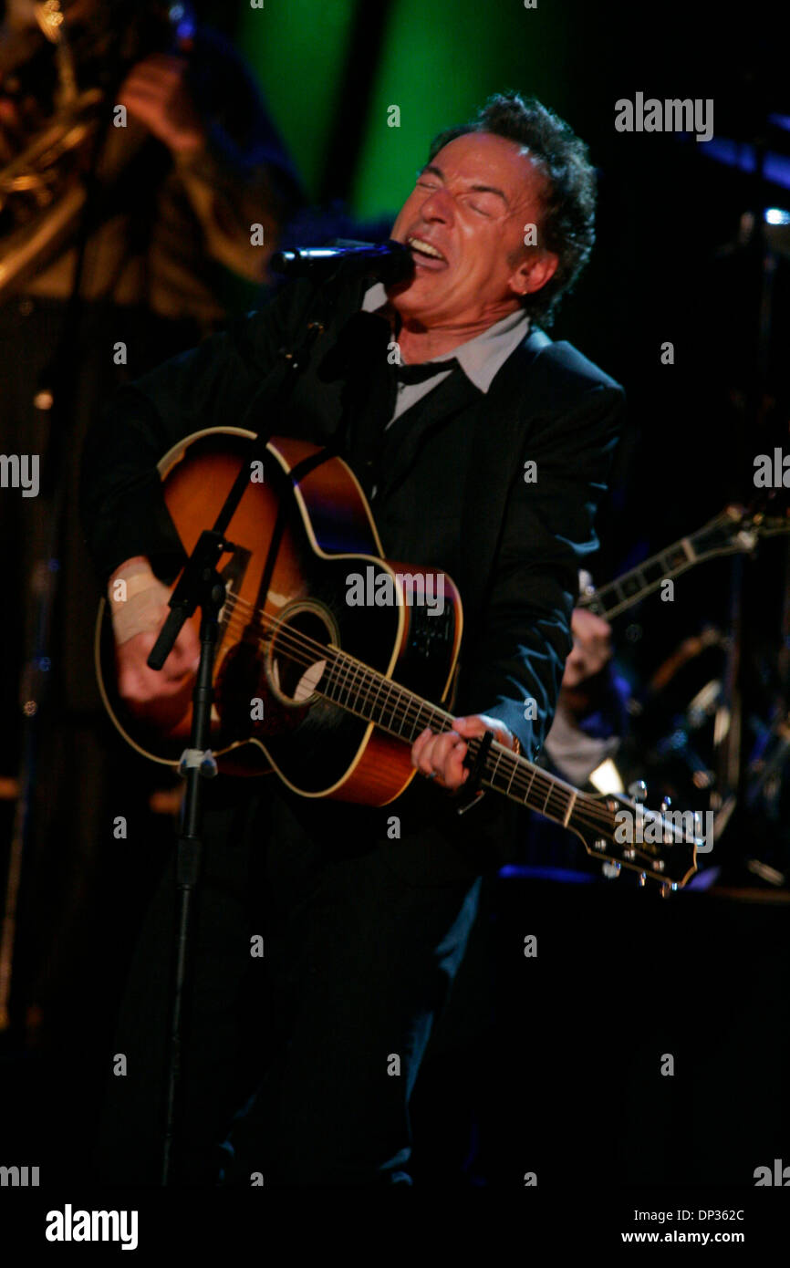 Jun 22, 2006; New York, NY, USA; BRUCE SPRINGSTEEN performs with The ...