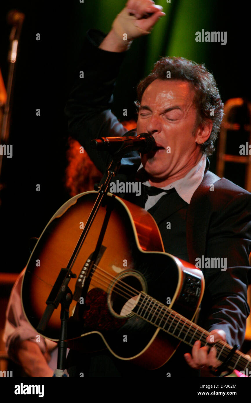 Jun 22, 2006; New York, NY, USA; BRUCE SPRINGSTEEN performs with The ...