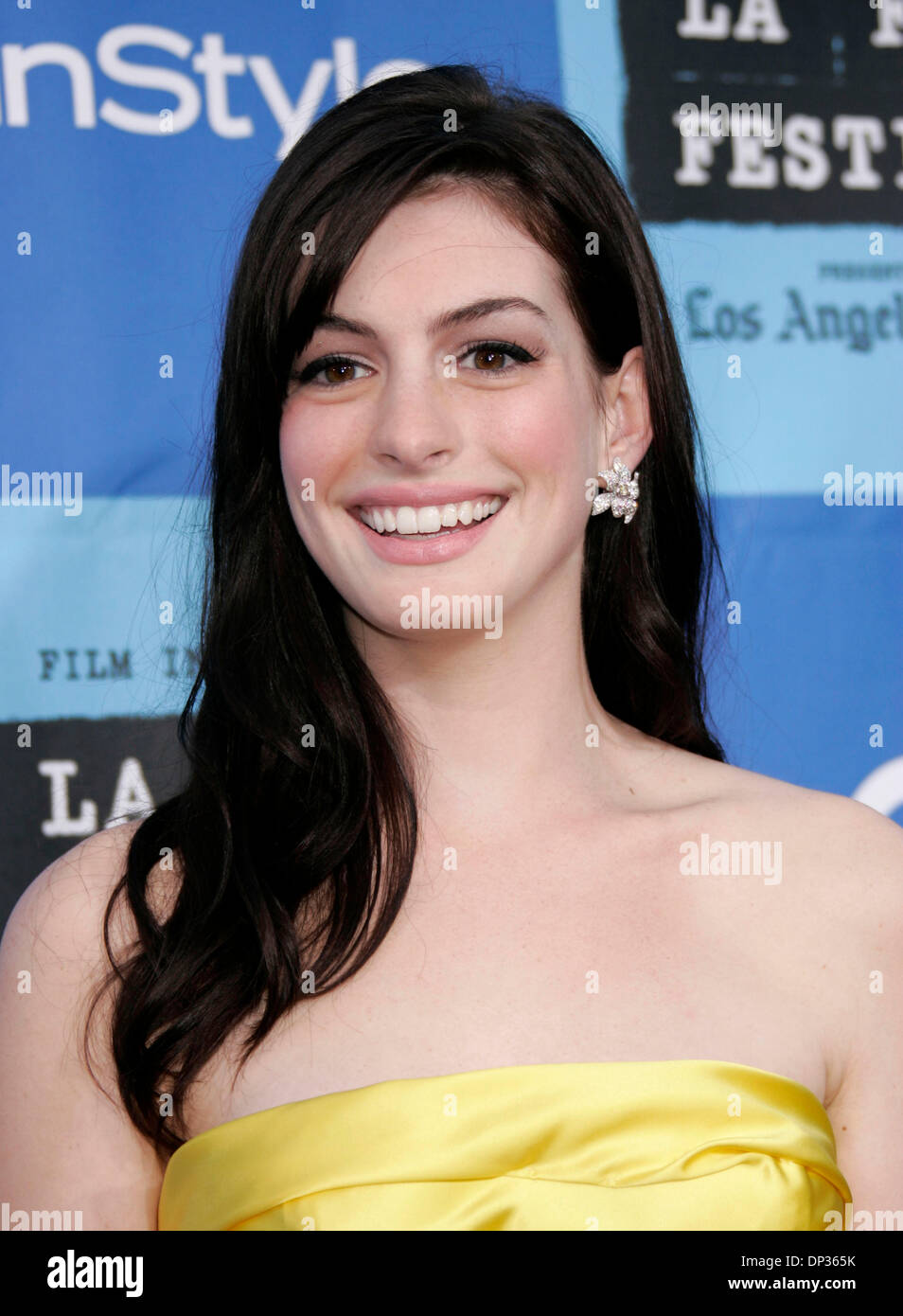 2006 press actress anne hathaway hi-res stock photography and images ...
