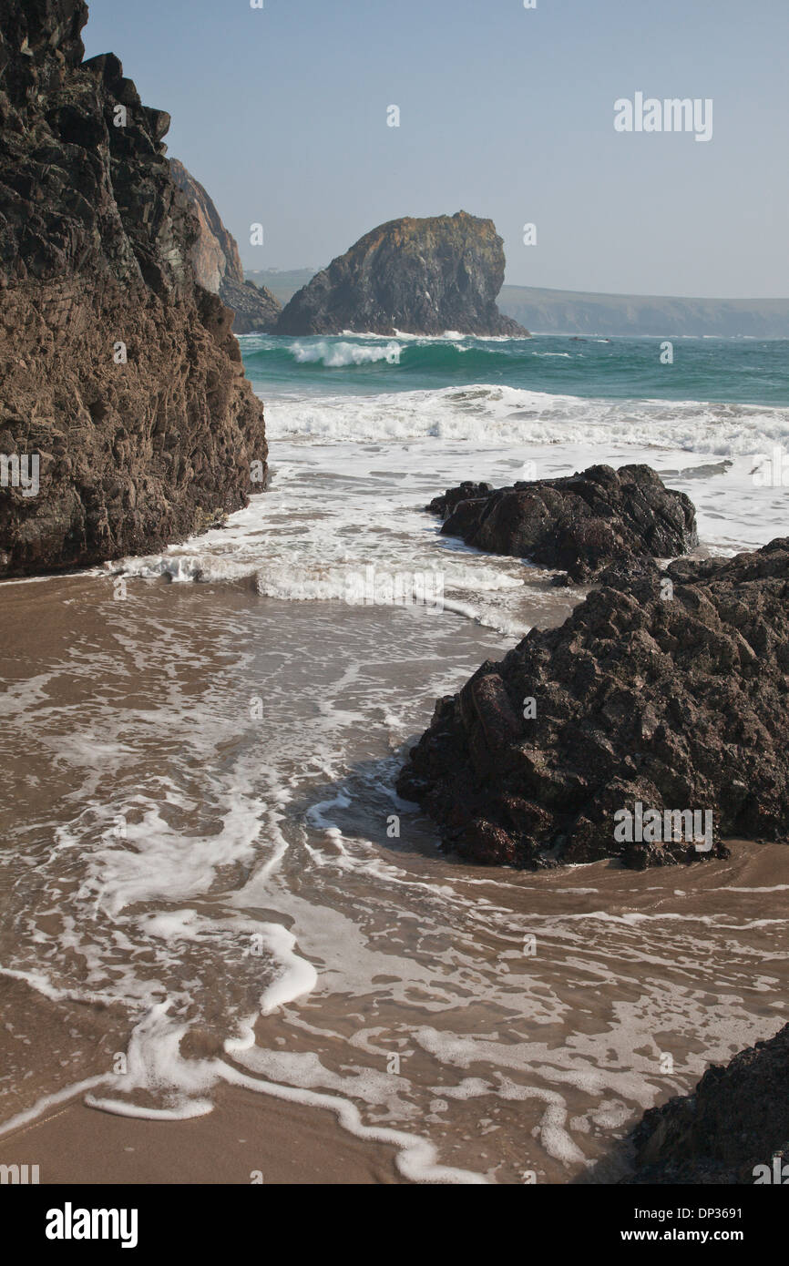 Beach and sea rocks hi-res stock photography and images - Alamy