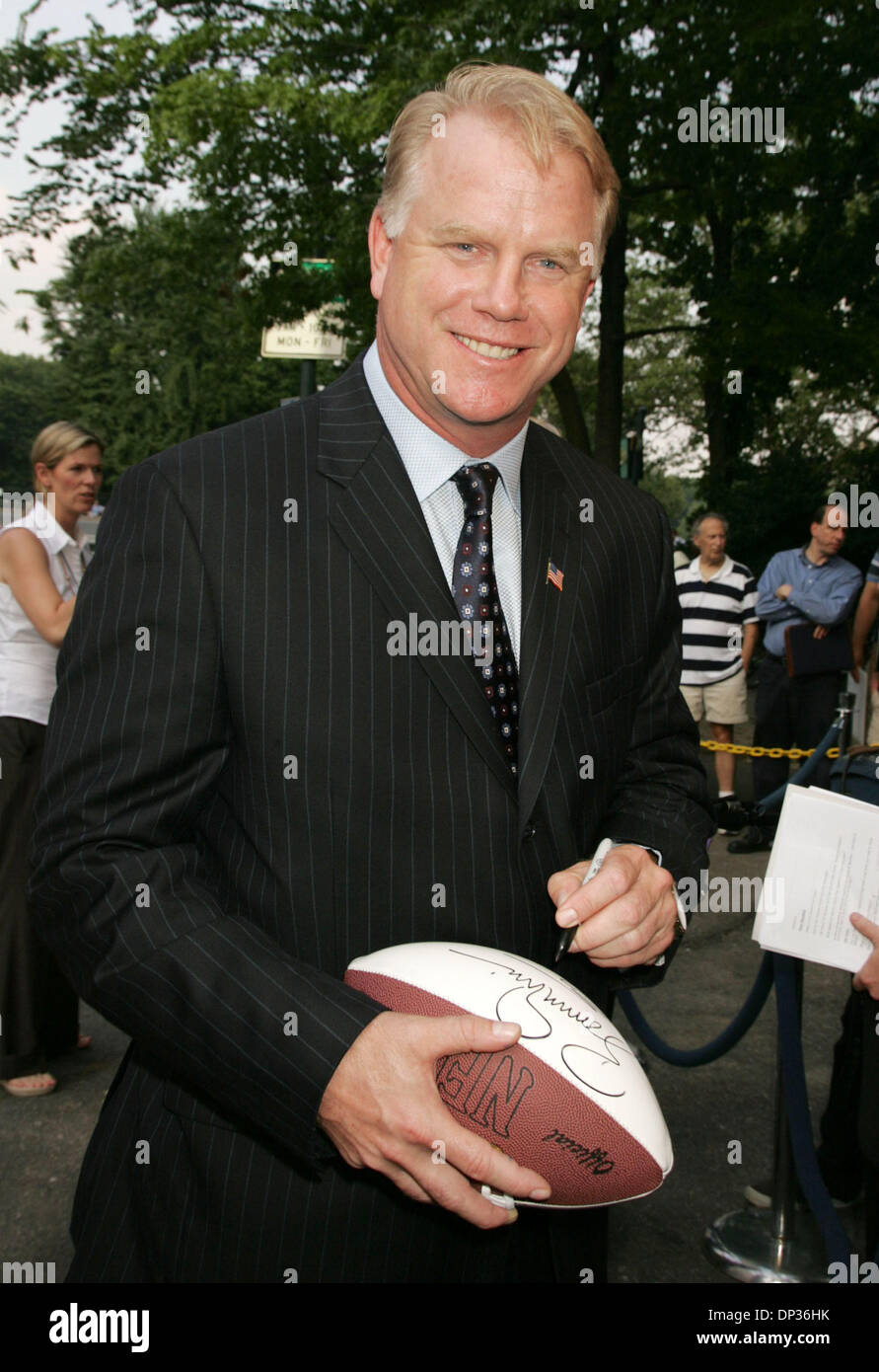 Jun 22, 2006; New York, NY, USA; Former NFL Quarterback BOOMER ESIASON ...