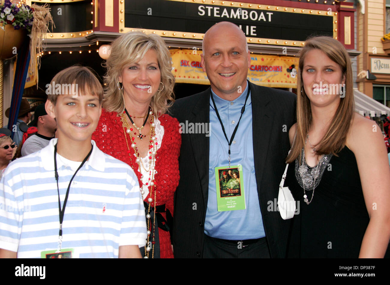 Photo of cal ripken jr hi-res stock photography and images - Alamy