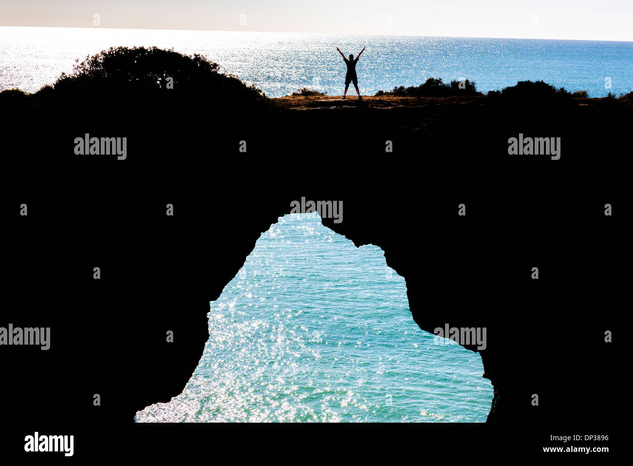 Woman sunset cliff silhouette hi-res stock photography and images - Alamy