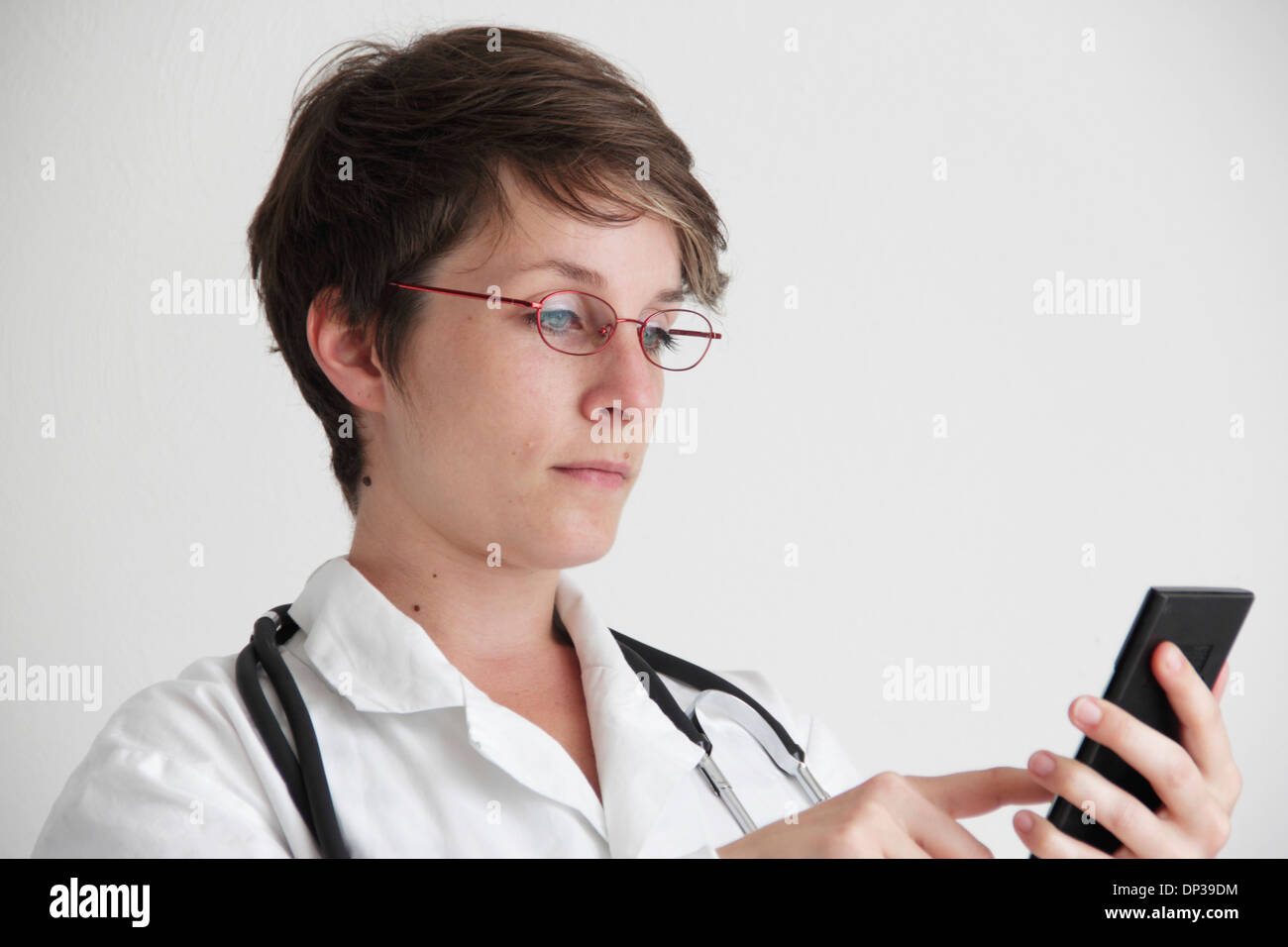 Doctor using a mobile phone Stock Photo - Alamy