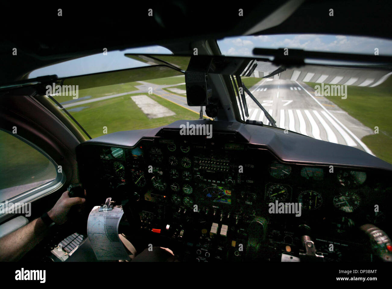 Aircraft Services High Resolution Stock Photography and Images - Alamy